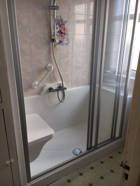 Mr & Mrs Price's Brand New Liberty Shower! - Freedom Showers
